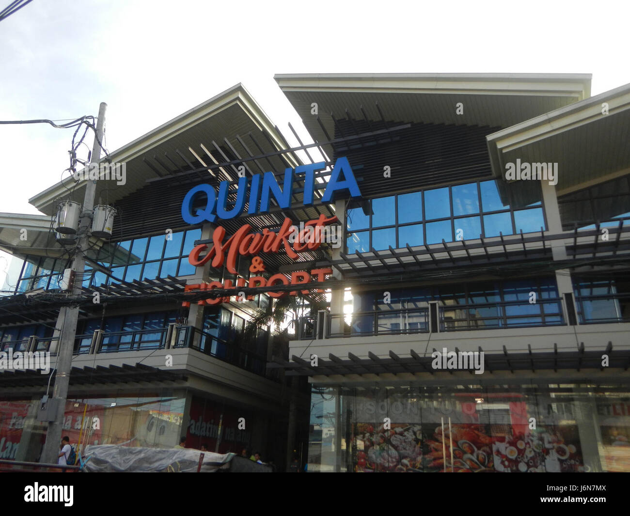 The image shows the Welcome Arch of the Muslim Town in Quiapo, Manila ...