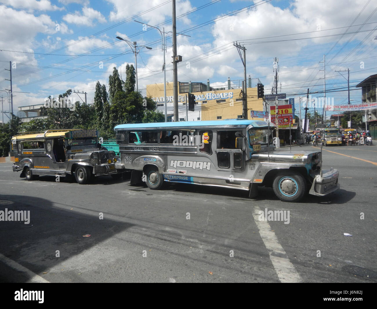 09212 Caloocan City A. Mabini Street C-9 Road Buildings Stock Photo - Alamy