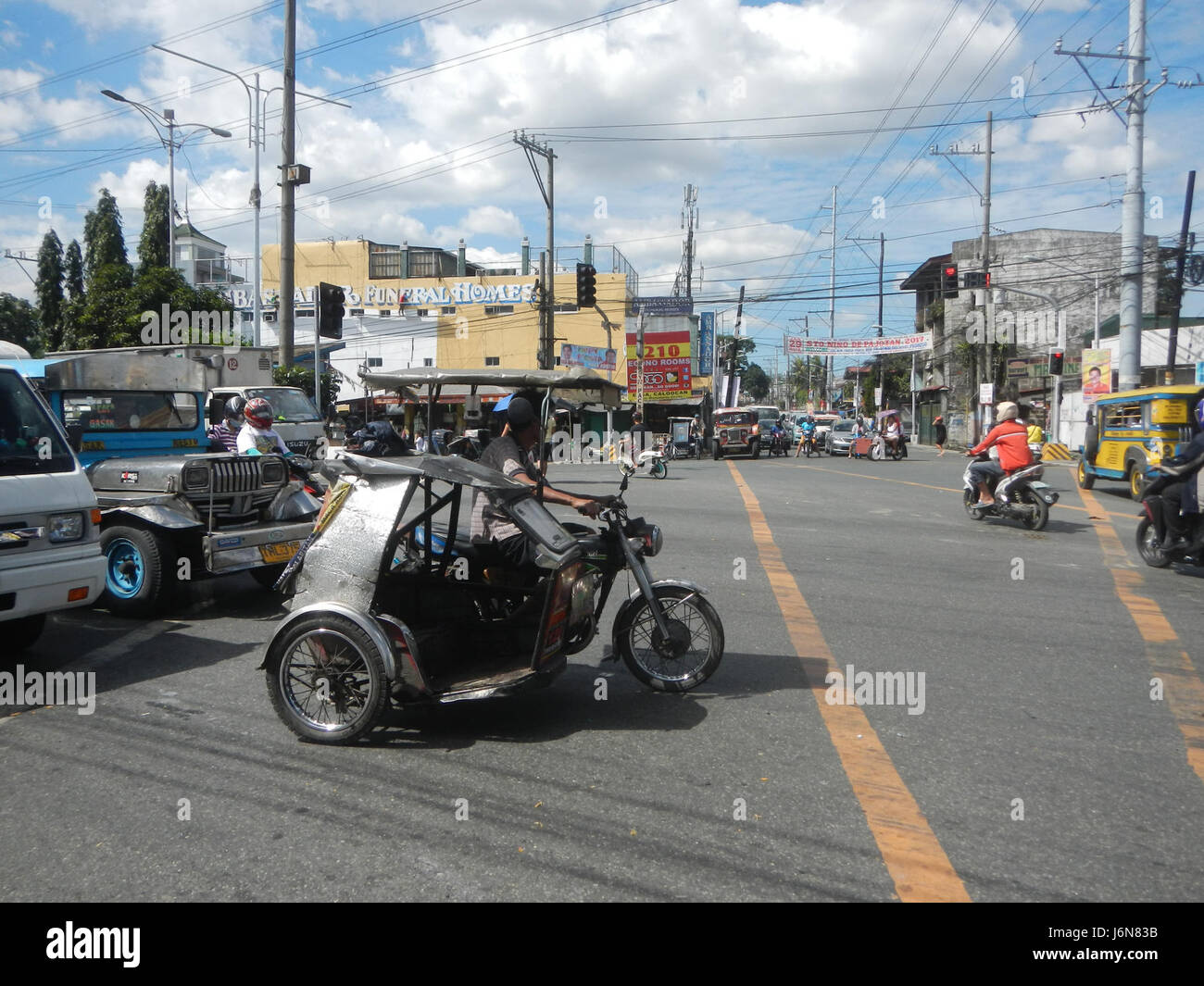 09212 Caloocan City A. Mabini Street C-26 Road Buildings Stock Photo ...