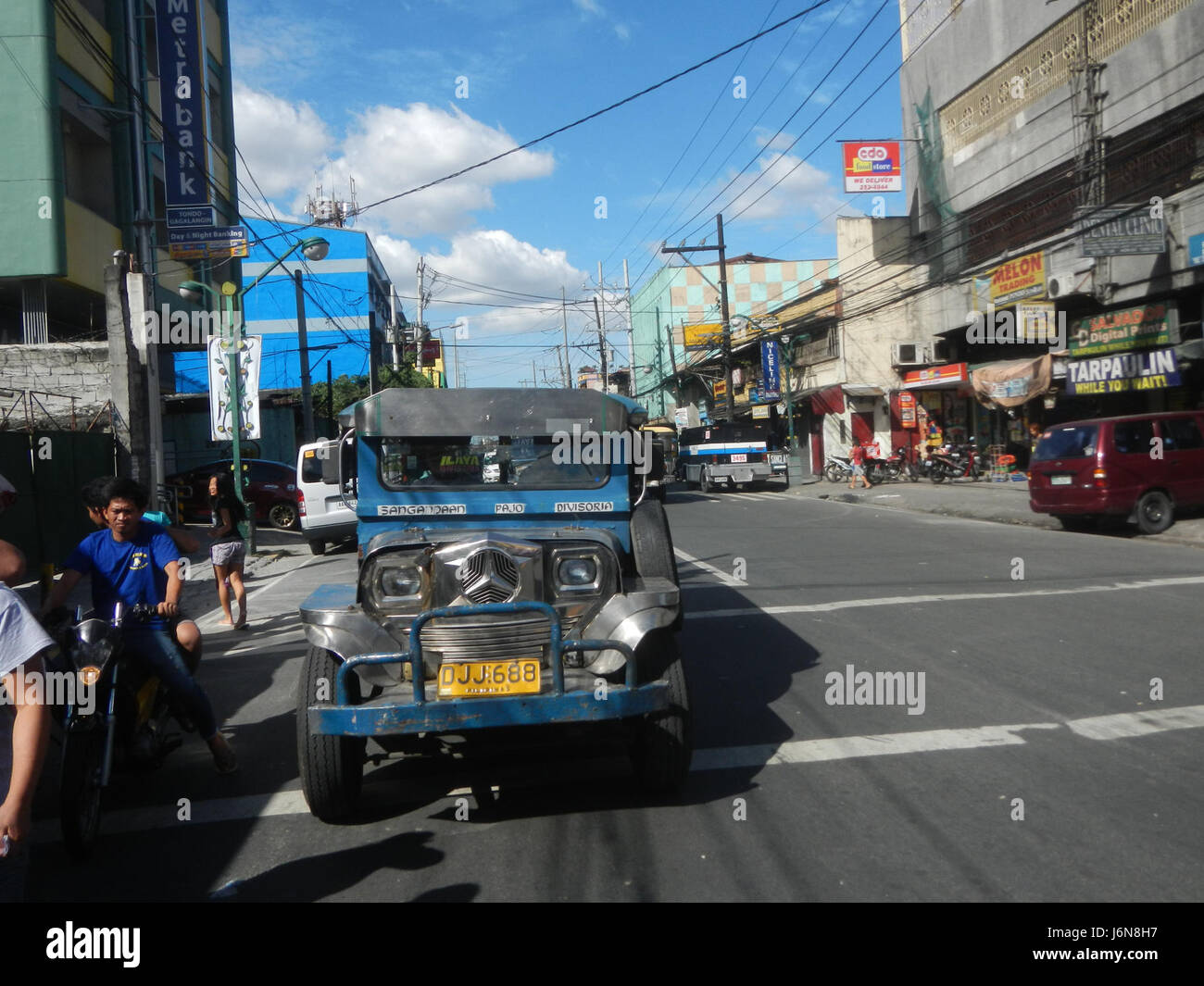 This location refers to San Roque Supermarket on Juan Luna Street, Gagalangin, Tondo, Manila ...