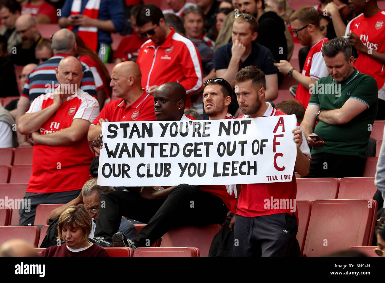 Arsenal fans banner emirates stadium hi-res stock photography and ...