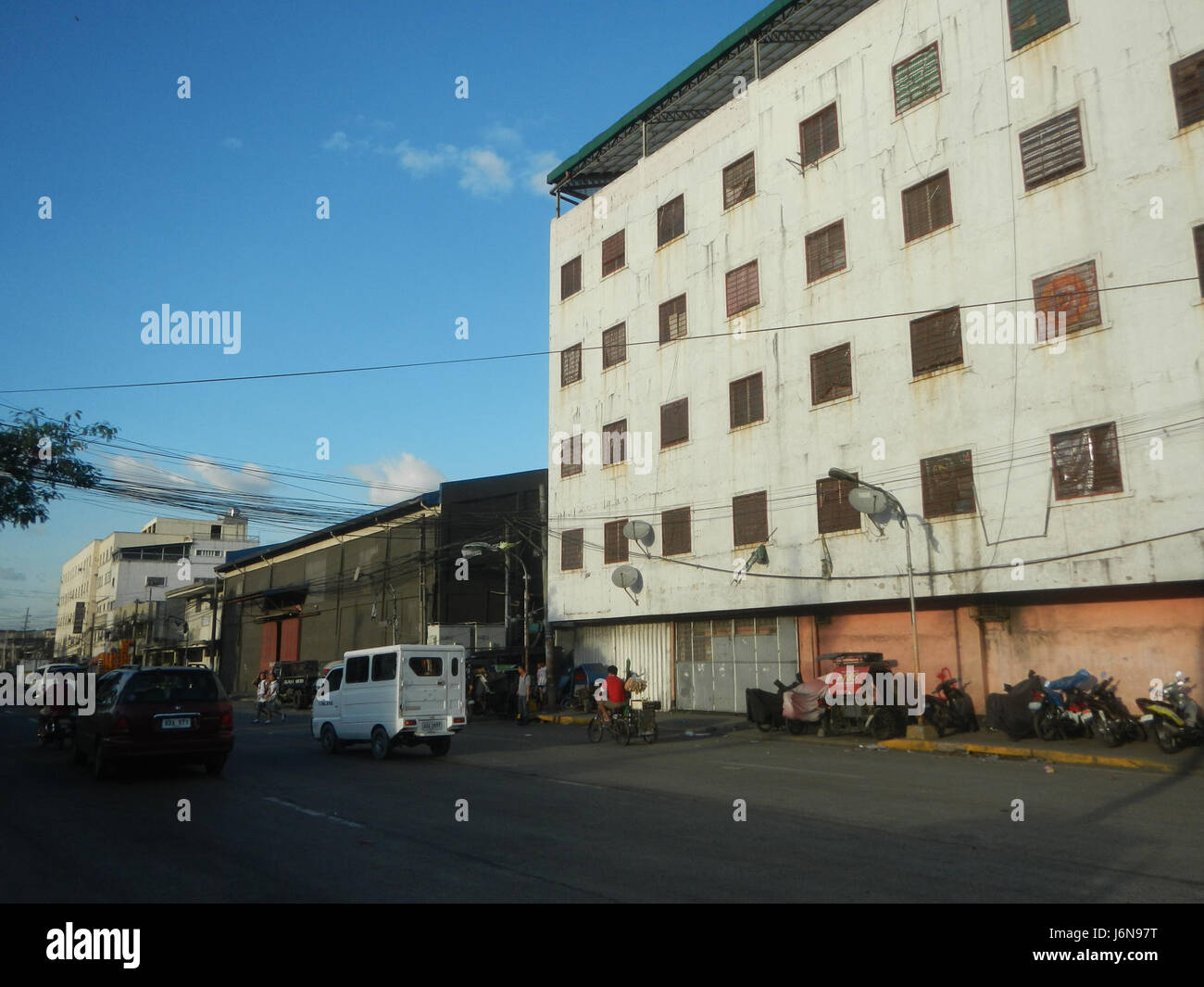 A pedestrian footbridge near Pier 18 and Capulong in Tondo, Manila ...