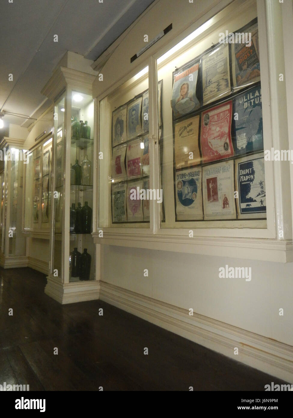 The Escolta Museum, located in the Edificio Calvo in Binondo, Manila ...