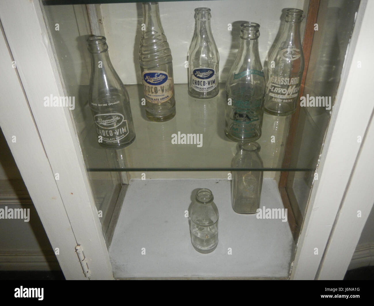 Photograph of the Escolta Museum Exhibit Hall in the Edificio Calvo ...