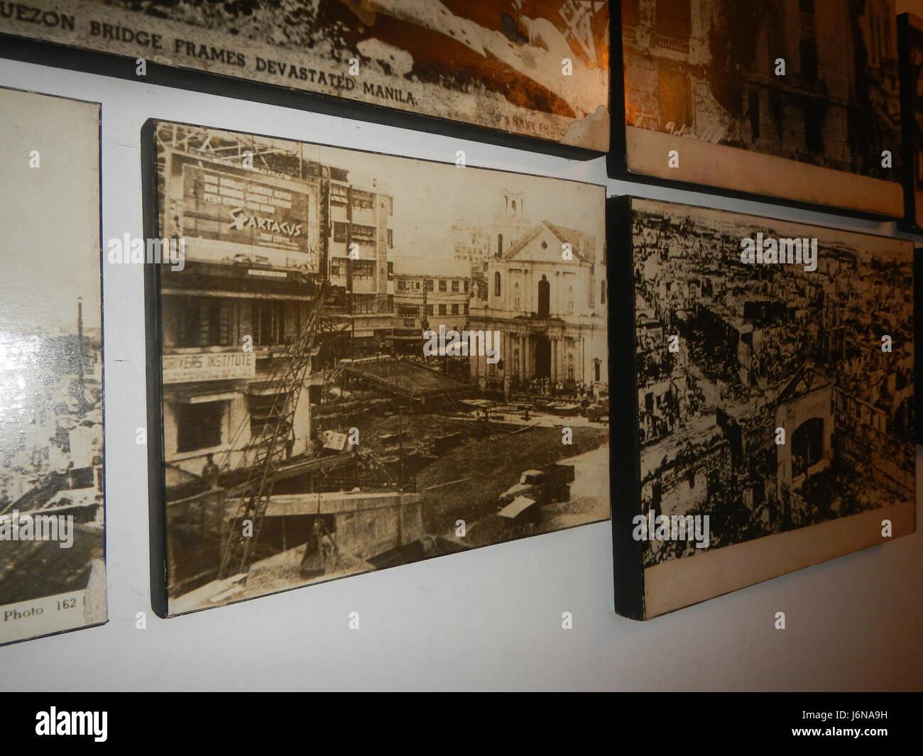 The *Escolta Museum Exhibit Hall* located in the Edificio Calvo ...