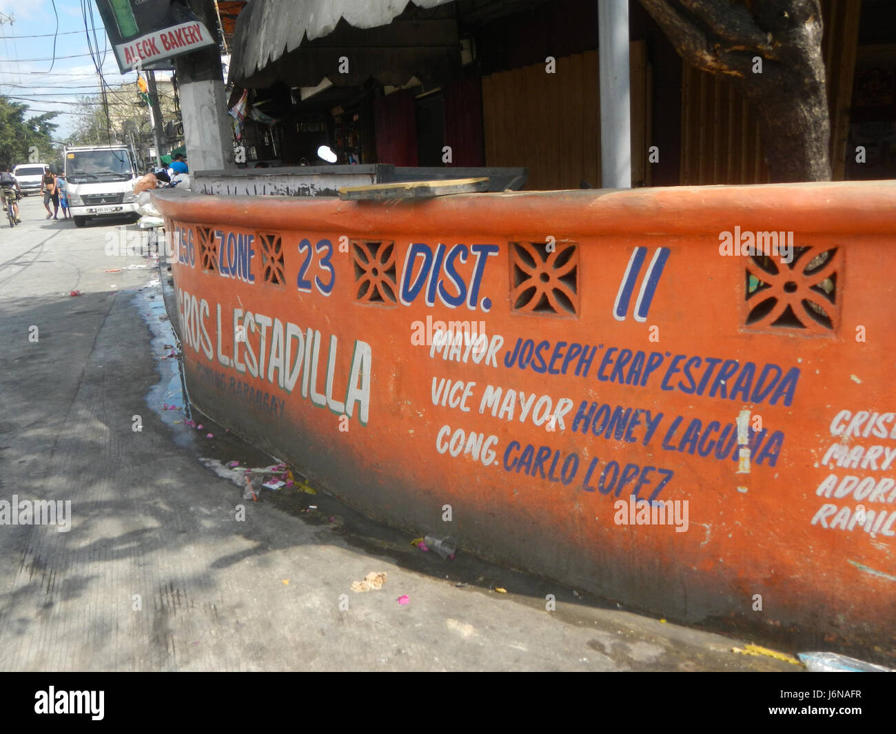 09601 Tayuman Street Santa Cruz Bridge Tondo Manila 25 Stock Photo - Alamy