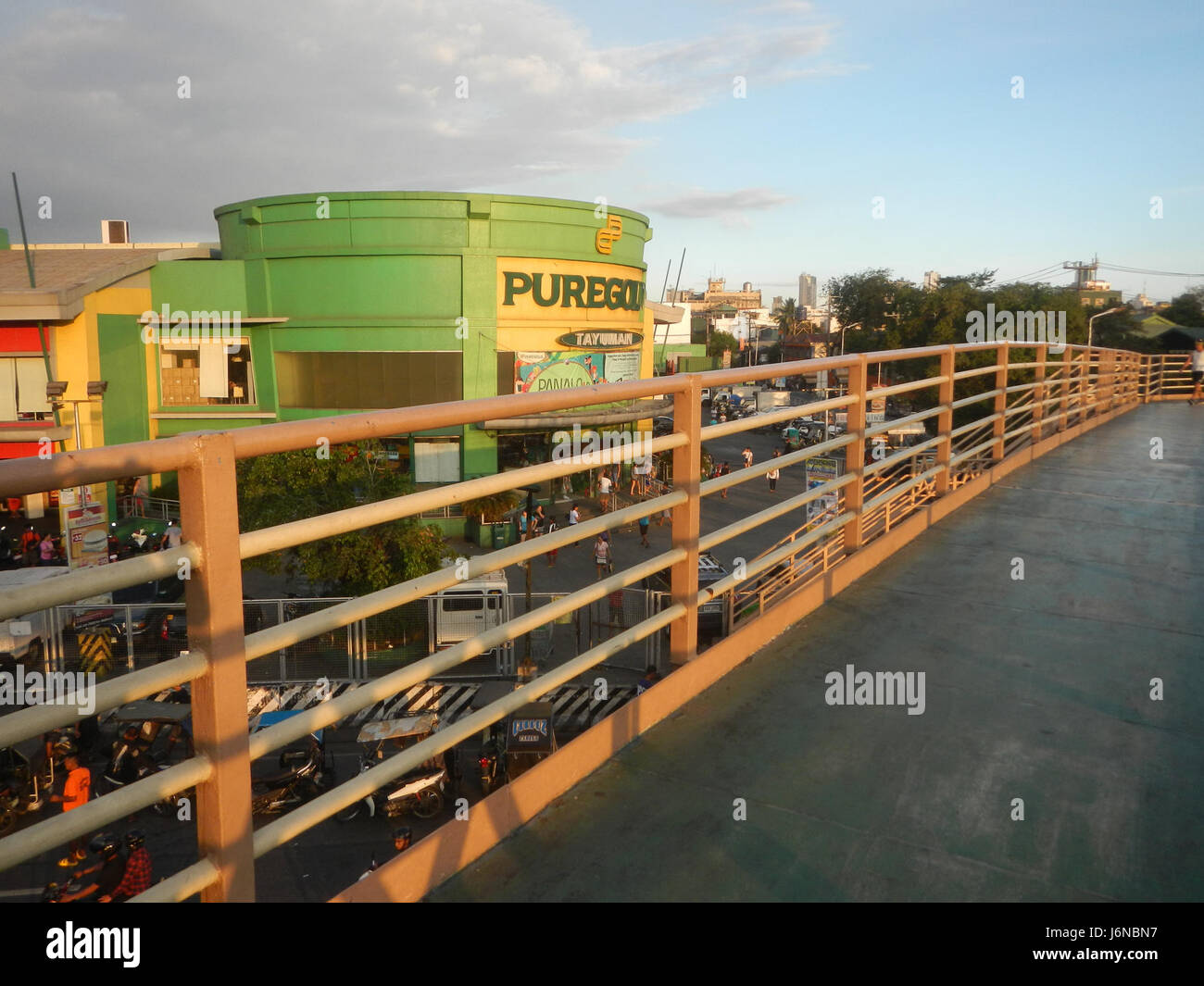 An image of a pedestrian footbridge located in the Tayuman and Juan ...