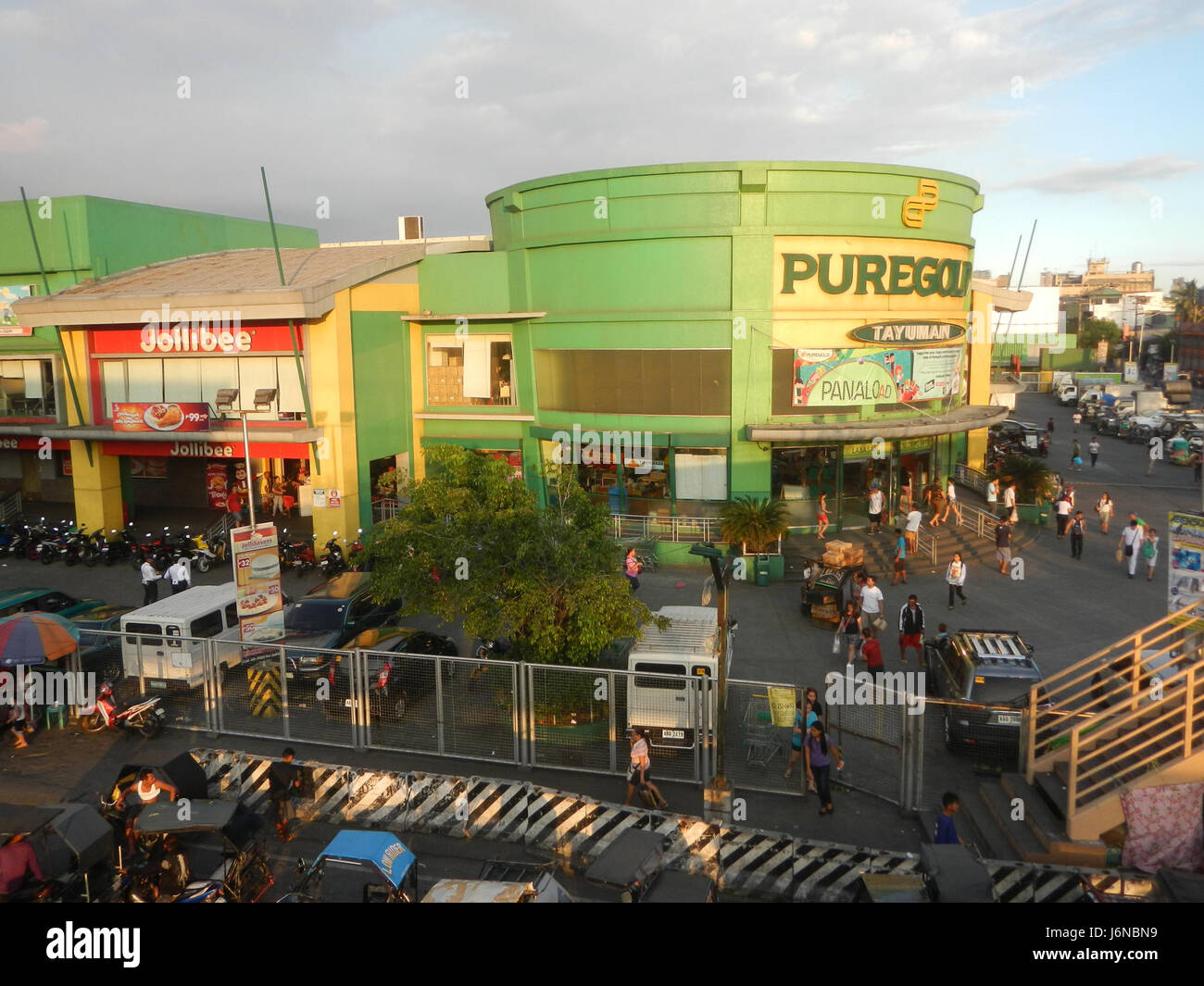 This pedestrian footbridge connects various areas of Tondo, Manila ...