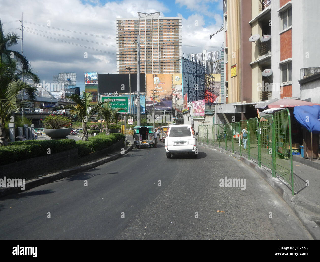 The Guadalupe Cloverleaf Interchange in Mandaluyong, Metro Manila ...