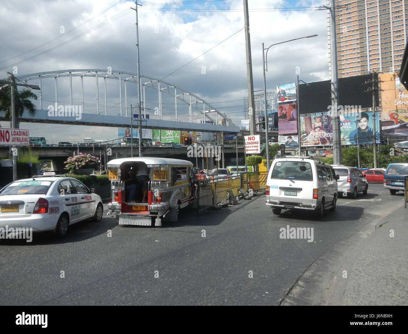 09586 Guadalupe Cloverleaf Interchange J P Rizal Cembo Station ...