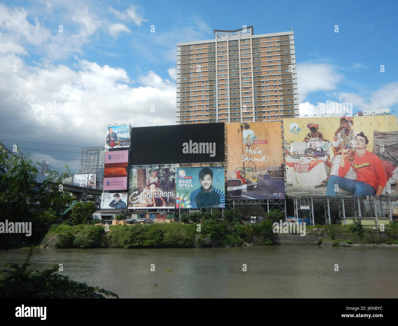 09586 Guadalupe Cloverleaf Interchange J P Rizal Cembo Station ...