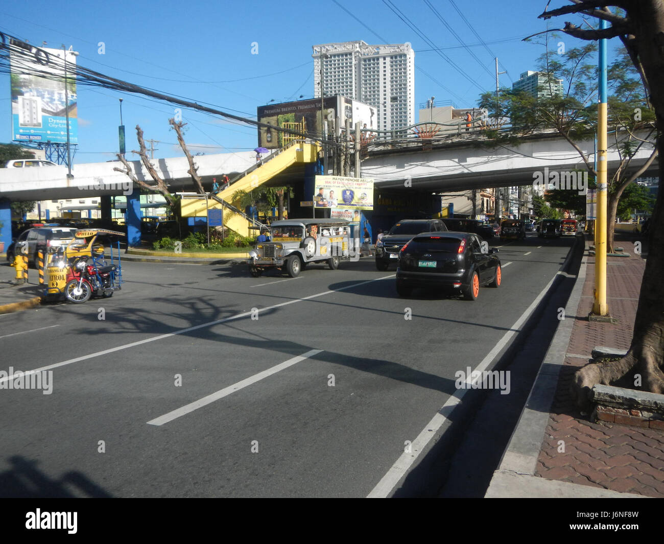 The image numbered 09488 depicts the Hulo Coronado Street Bridge, which ...