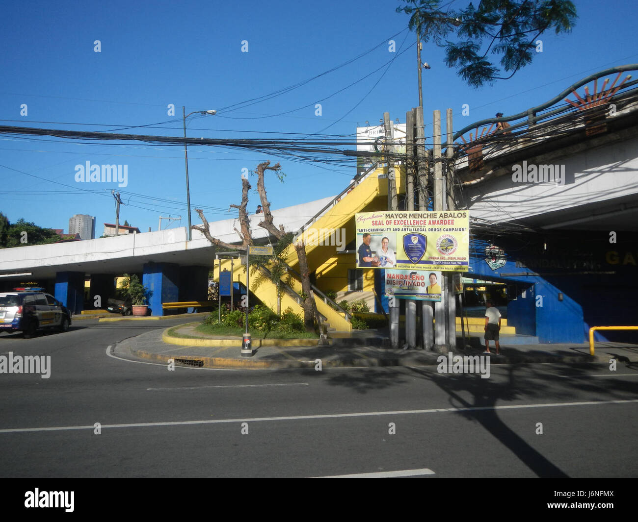 The Hulo Coronado Street Bridge connects Makati and Mandaluyong City ...