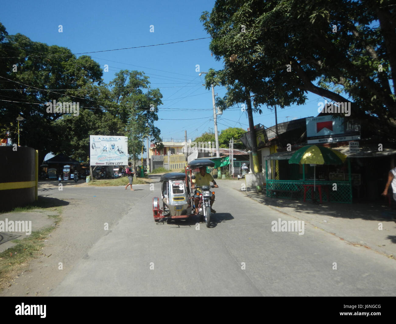 The construction of the Poblacion San Roque Bagong Barrio road in Pandi ...