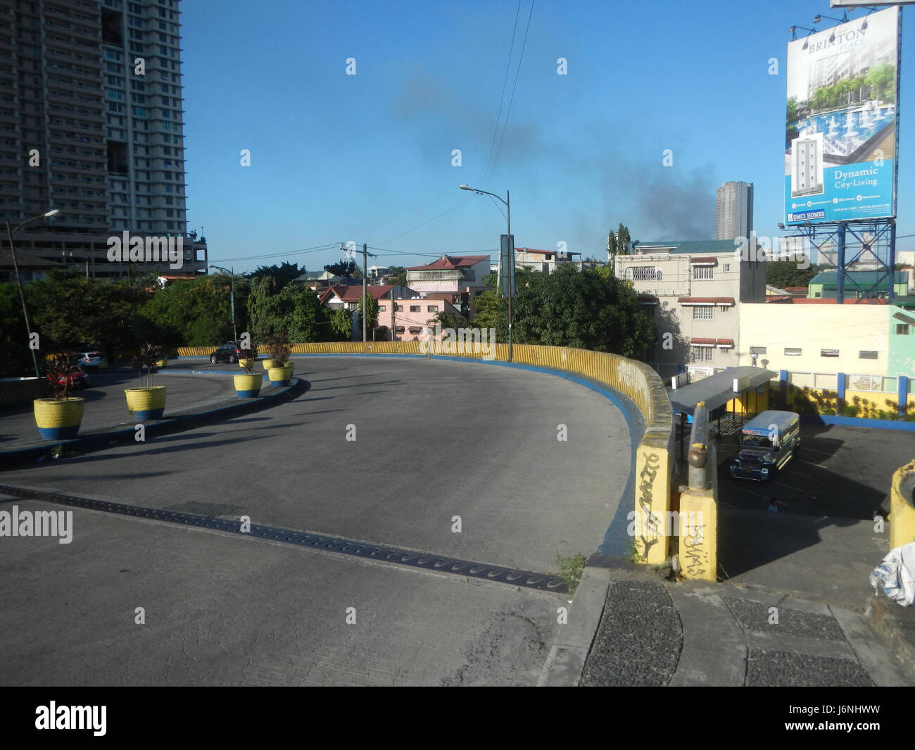 The Makati-Mandaluyong City Bridge spans the Pasig River, connecting ...