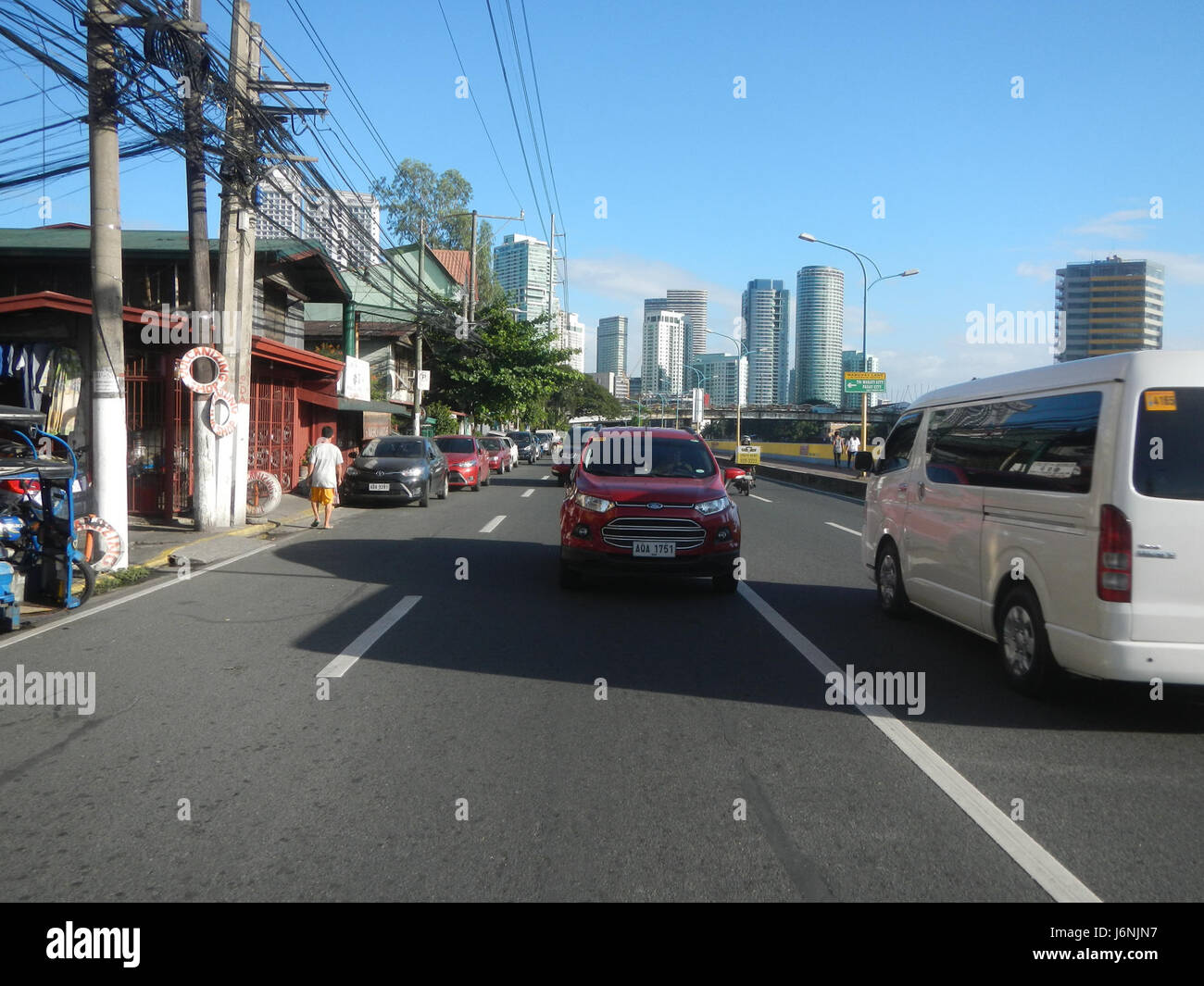 The bridge connecting Makati and Mandaluyong City spans Coronado Street ...