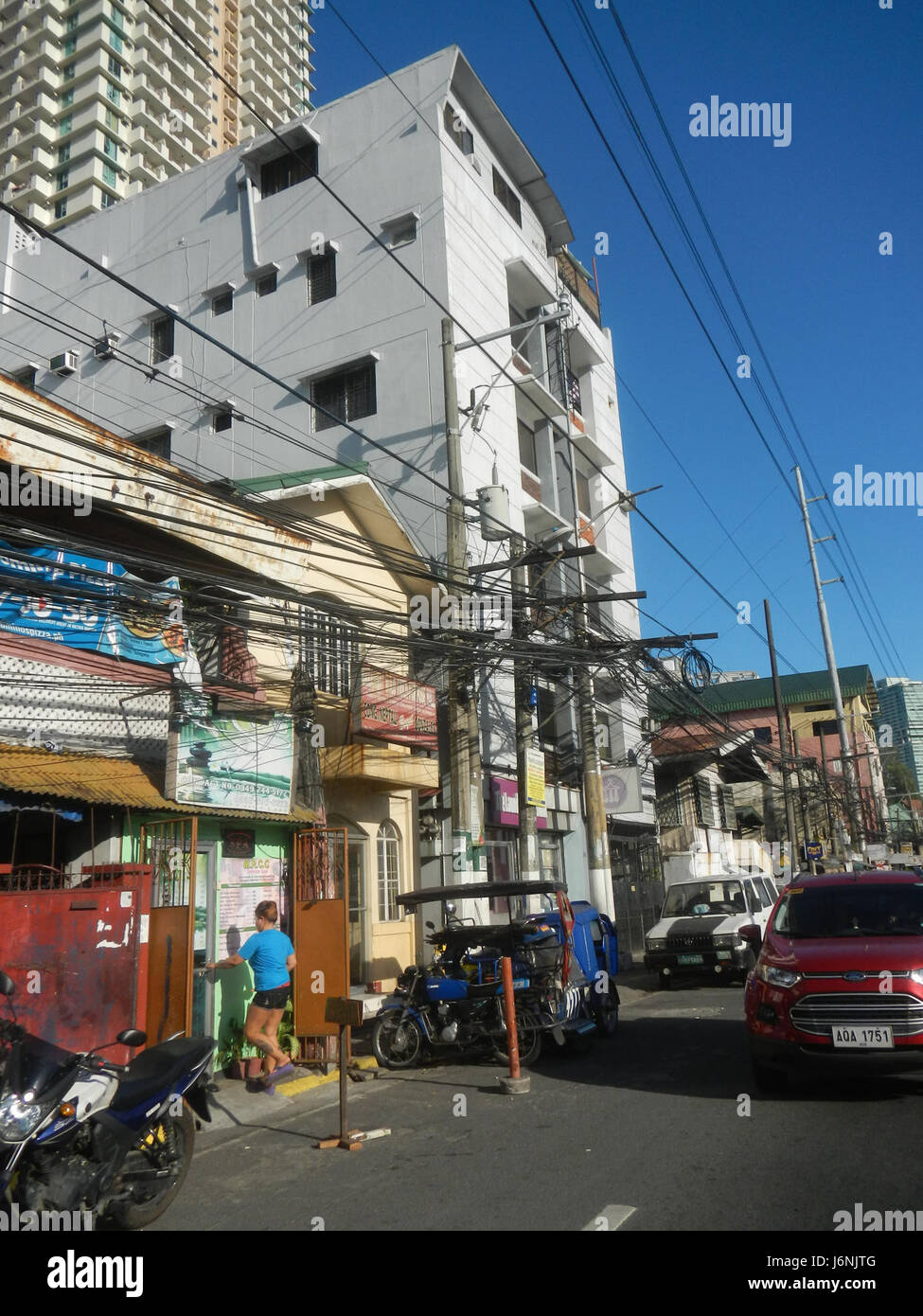 The bridge connecting Makati and Mandaluyong City spans Coronado Street ...