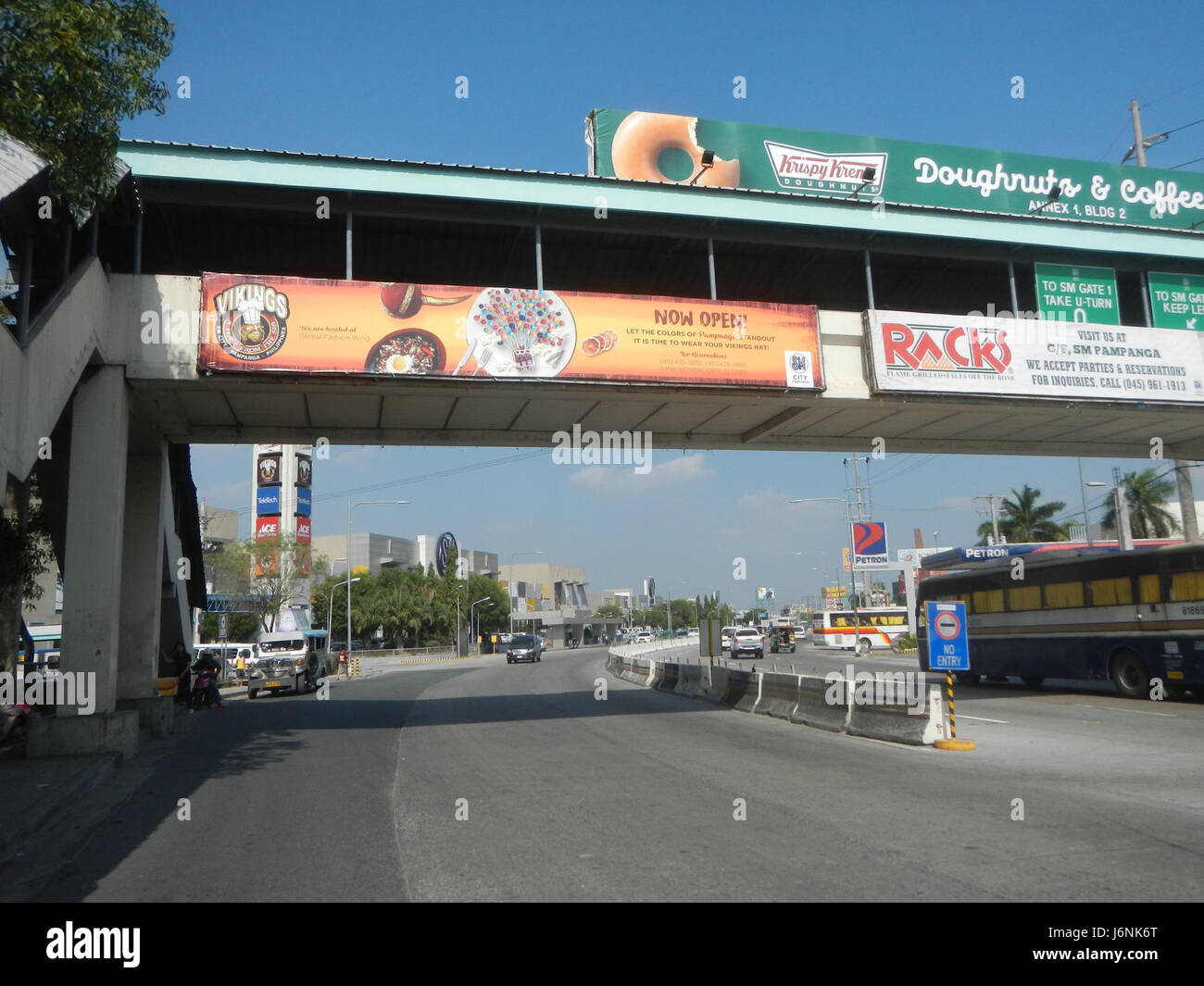 Expressway construction philippines hi-res stock photography and images ...