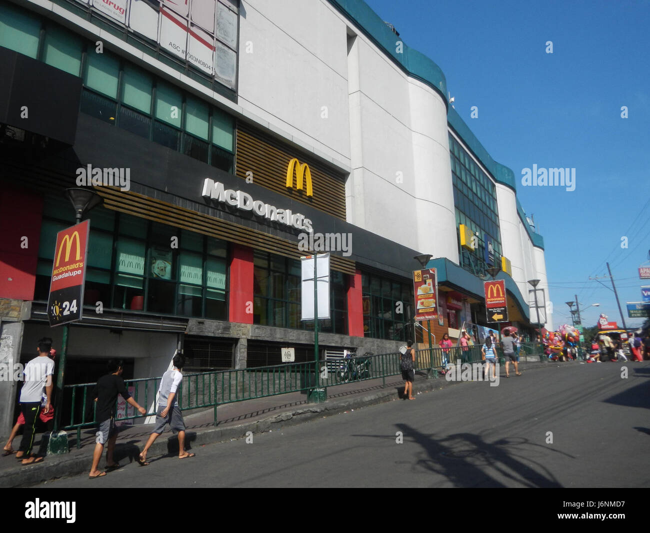 The Social Security System (SSS) building in Guadalupe Nuevo, Makati ...