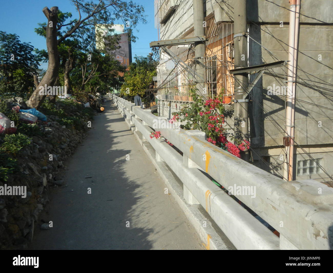 The Circumferential Road 32 connects the areas of Pasig and Makati ...