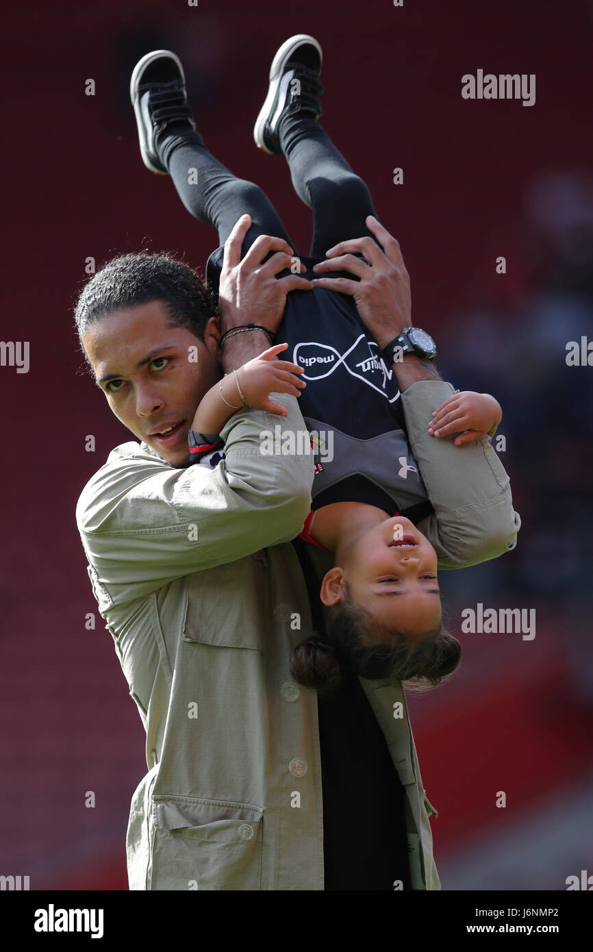 Southamptons Virgil Van Dijk With Daughter Nila After The Final Whistle During The Premier