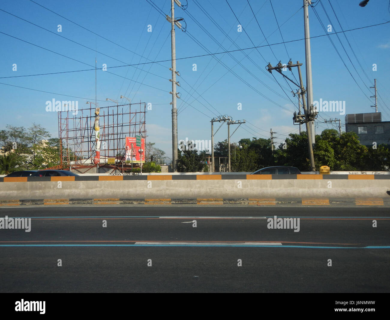 The 0831 Circumferential Road 37 connects key areas in Metro Manila ...