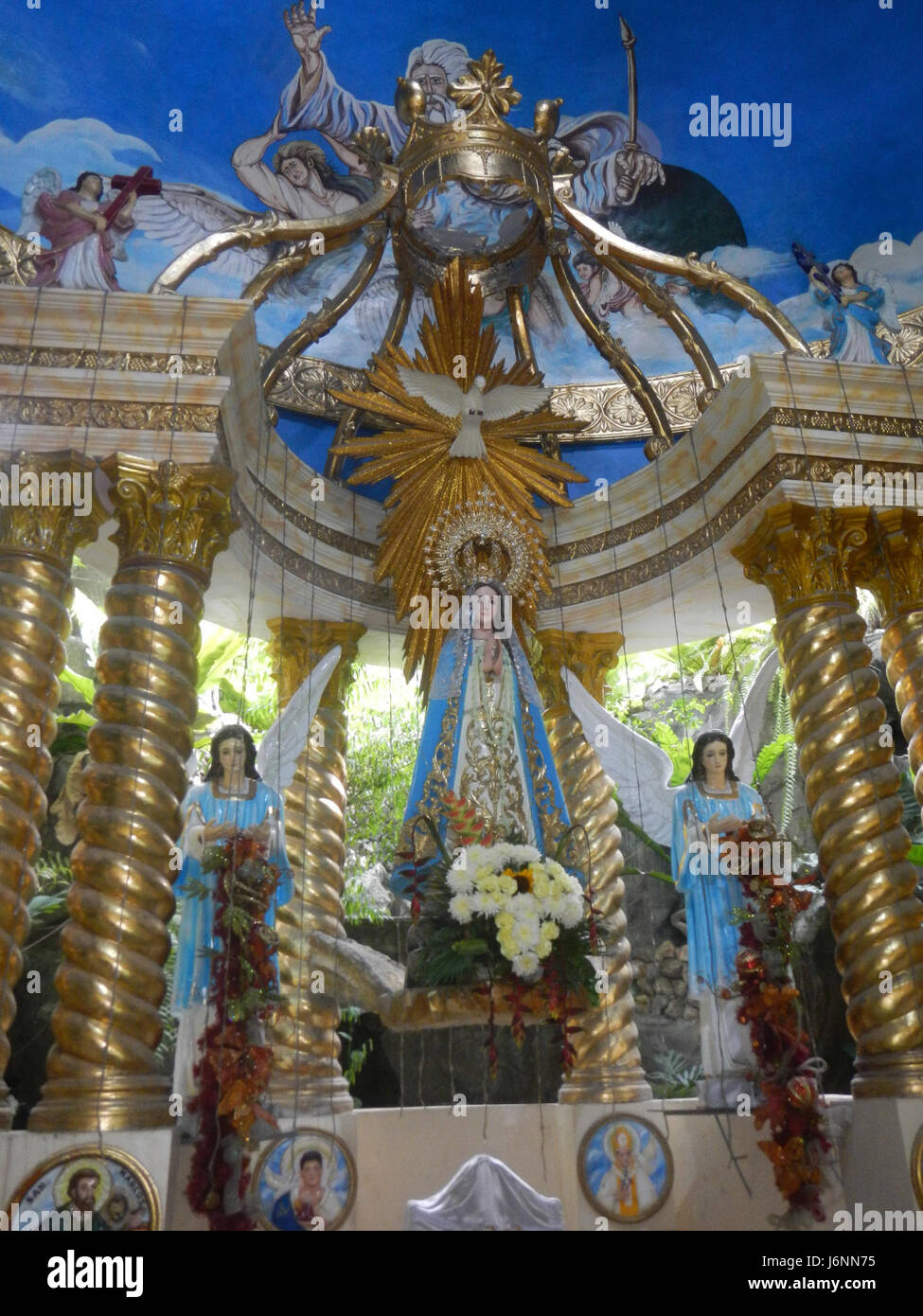 09213 National Shrine Ina Poon Bato Apostolic Catholic Church EDSA ...