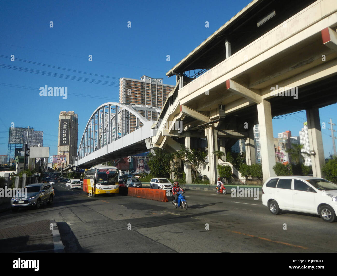 09502 J. P. Rizal Avenue MRT Guadalupe Bridge Viejo Poblacion Guadalupe ...