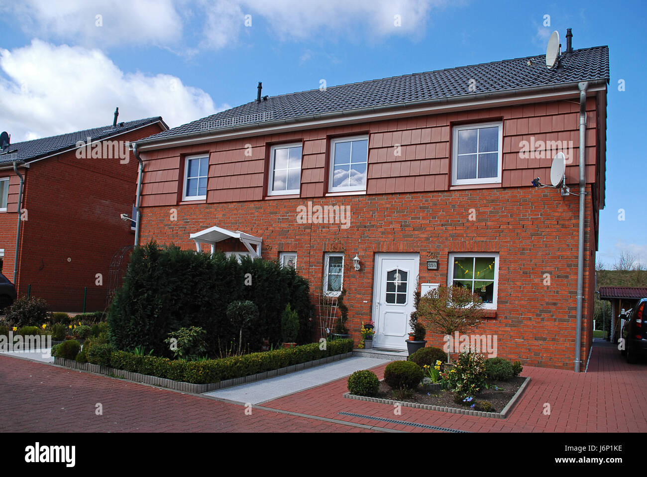 New duplex house hi-res stock photography and images - Alamy