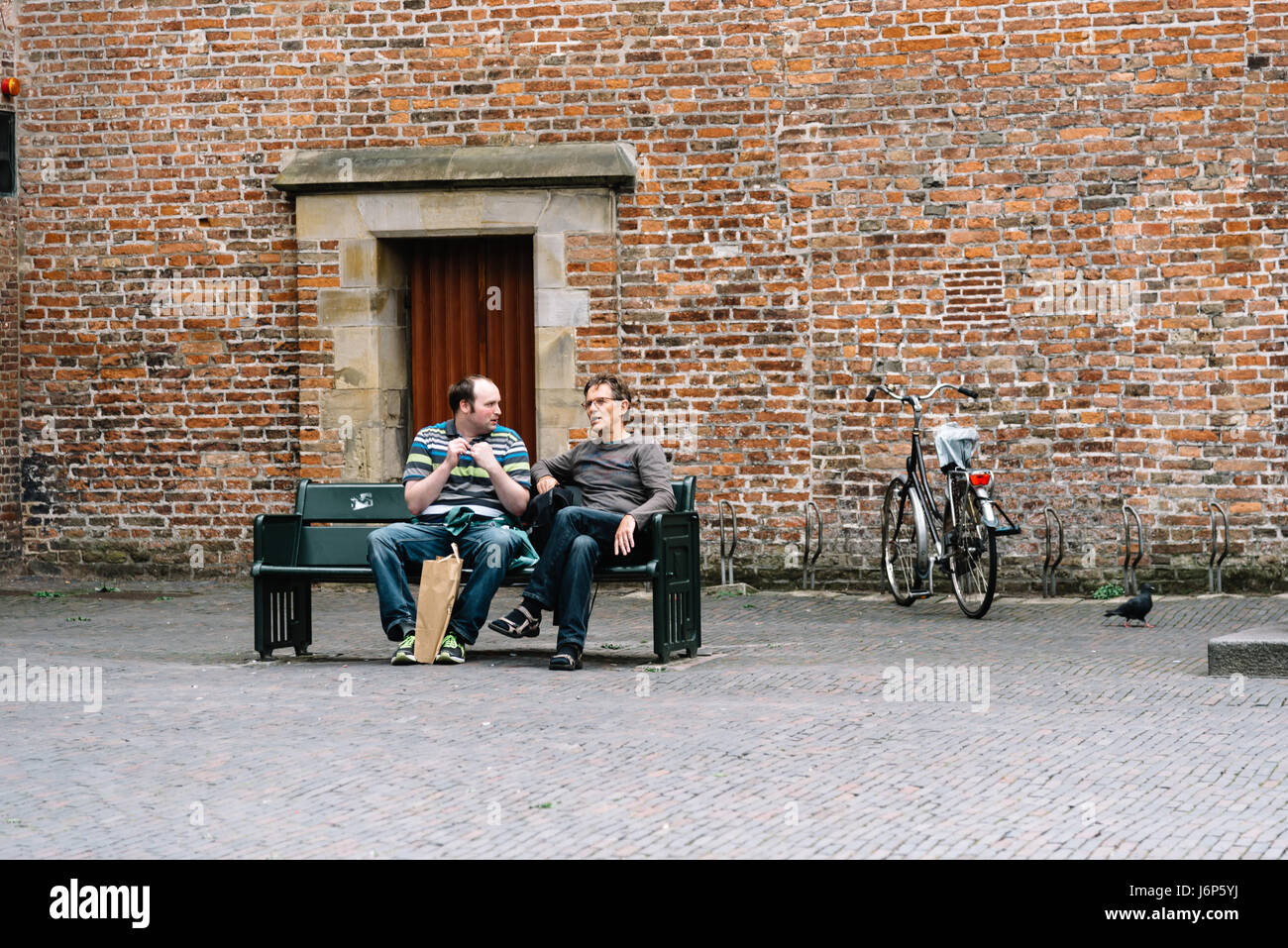 Two old men talking on a bench hi-res stock photography and images - Alamy