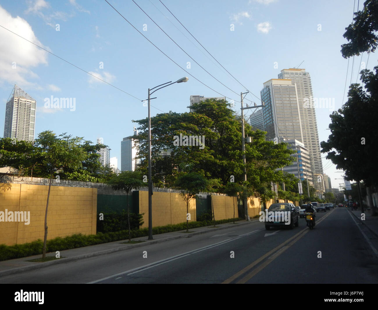 This title refers to a location in the Santa Cruz Barangay area of ...