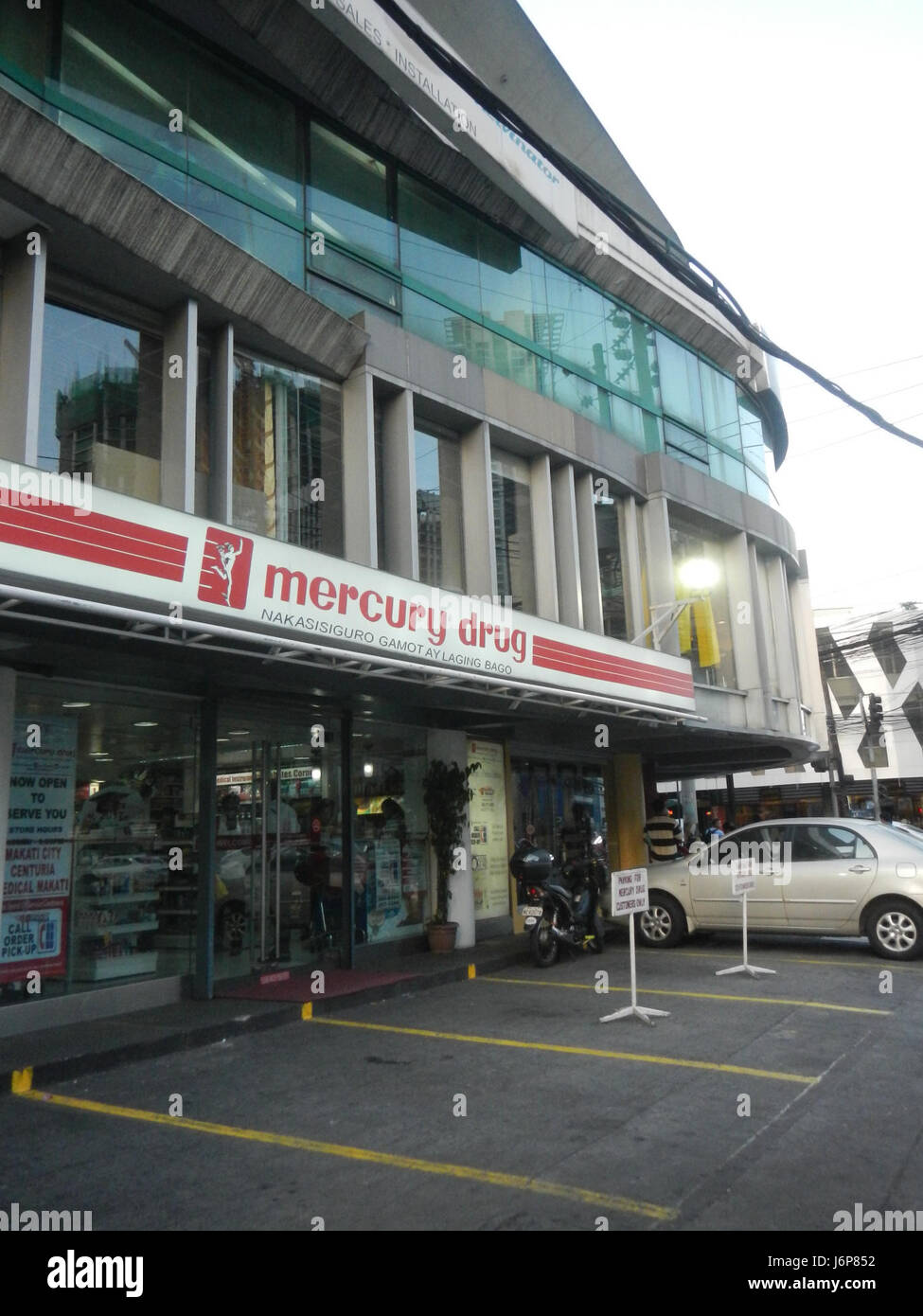 Makati busy street manila hi-res stock photography and images - Alamy