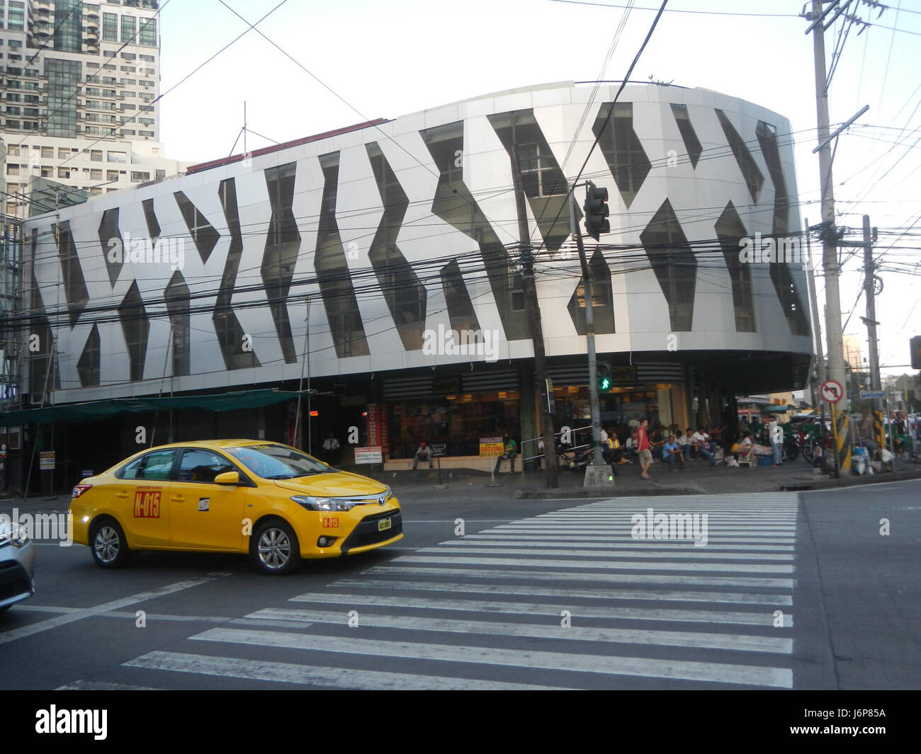 A description of the urban layout and important streets of Makati City ...