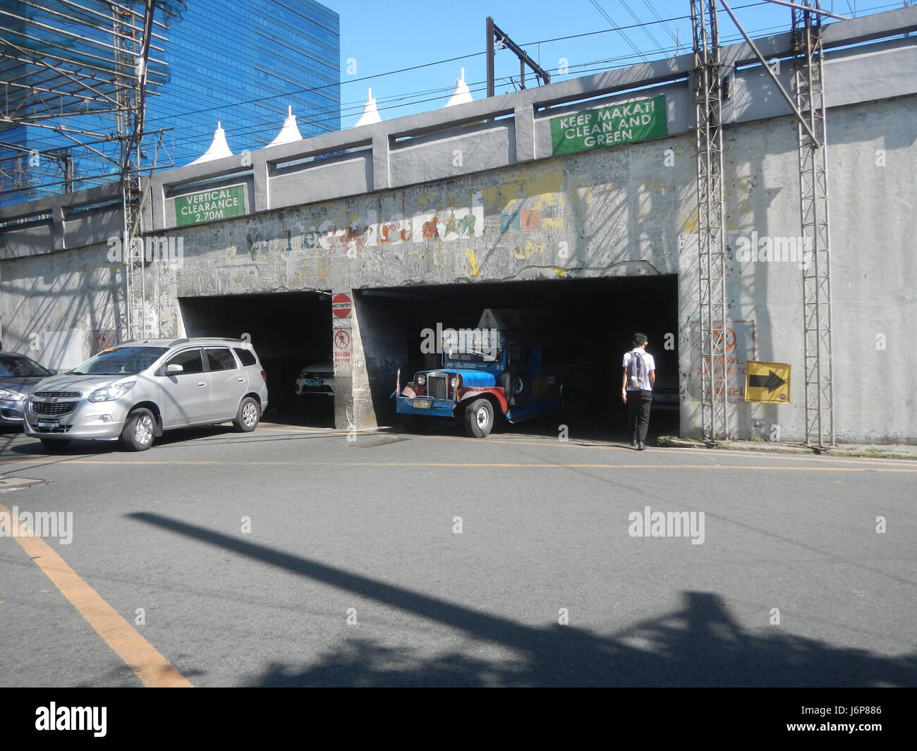 Magallanes mrt station hi-res stock photography and images - Alamy