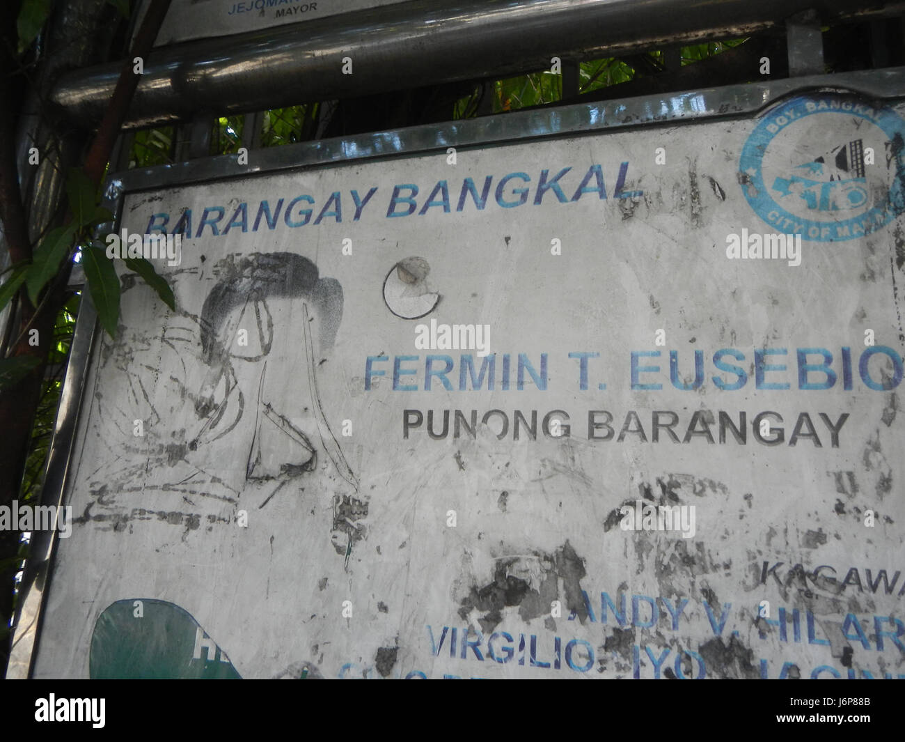 The Magallanes Interchange MRT Station, located along Chino Roces ...