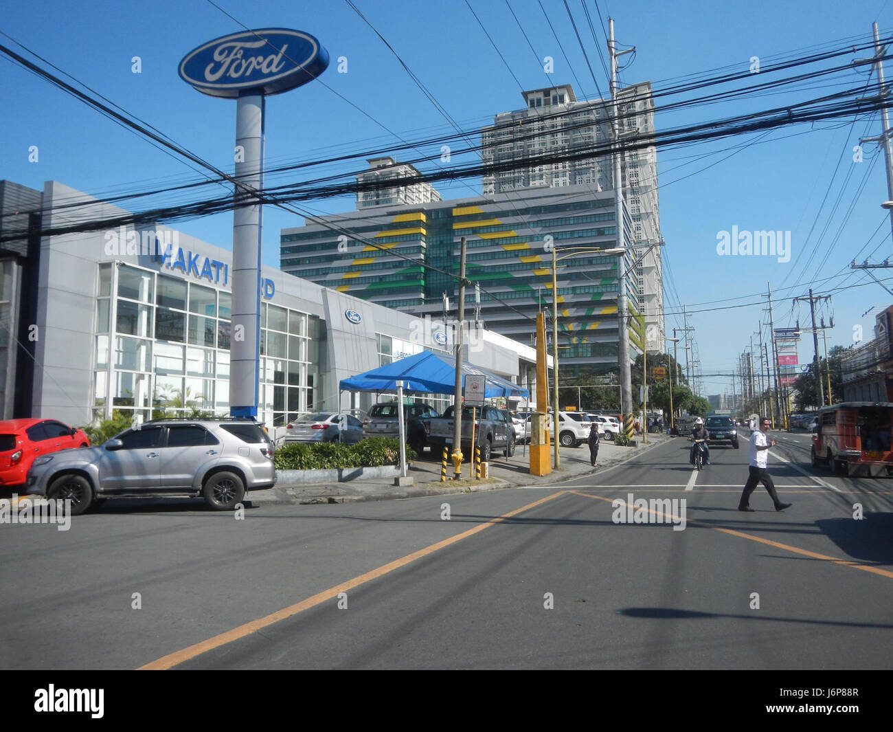 This entry describes the Magallanes Interchange, a key transportation ...