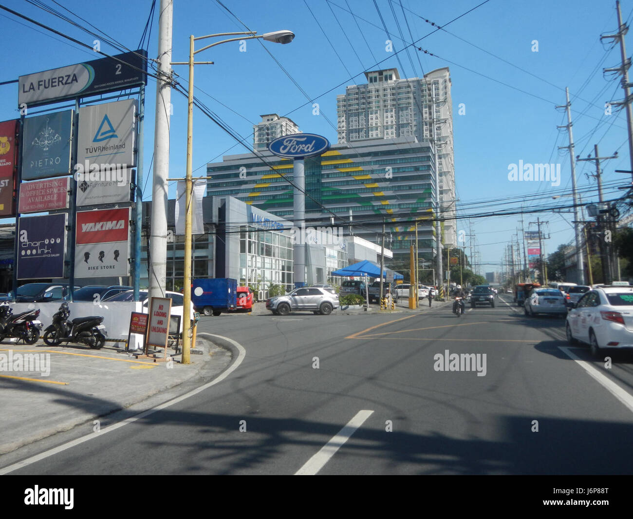 The Magallanes Interchange connects the MRT station with Chino Roces ...