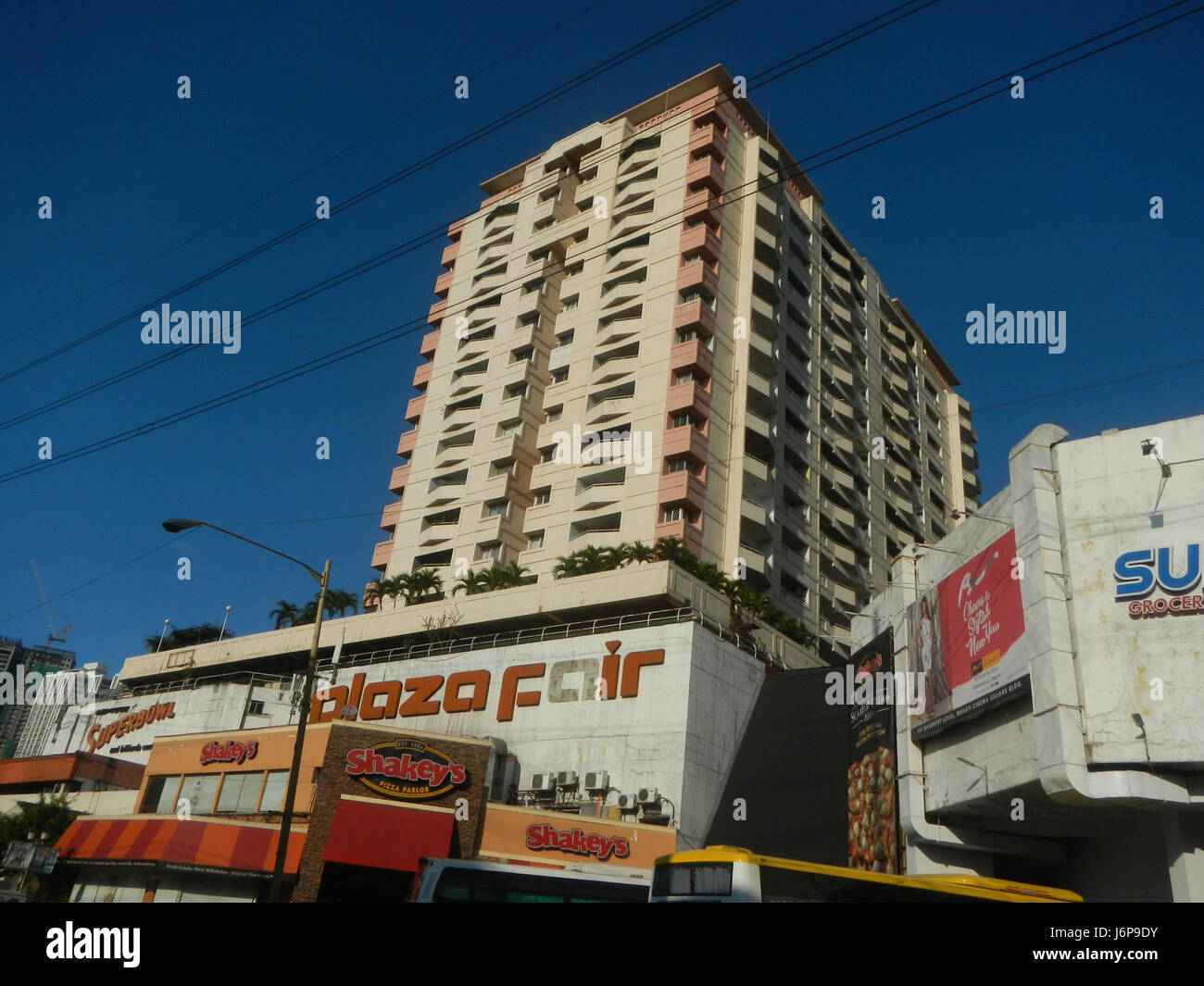 An image showing the buildings along Chino Roces Avenue in Pio del ...