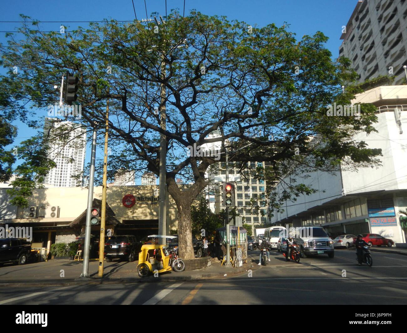 Chino Roces Avenue is a major thoroughfare in Makati City, Philippines ...