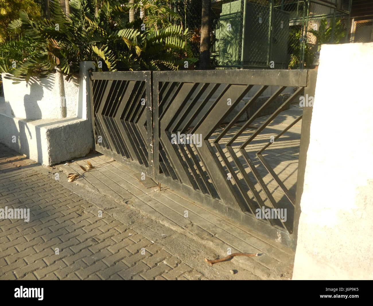 This view of Chino Roces Avenue in the Pio del Pilar area of Makati ...