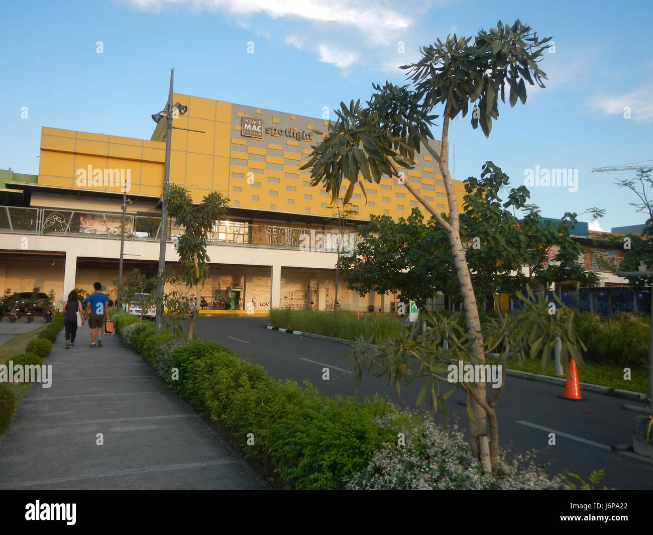 07935 Exterior of Circuit Lane Ayala Malls Circuit Carmona Makati 11 ...