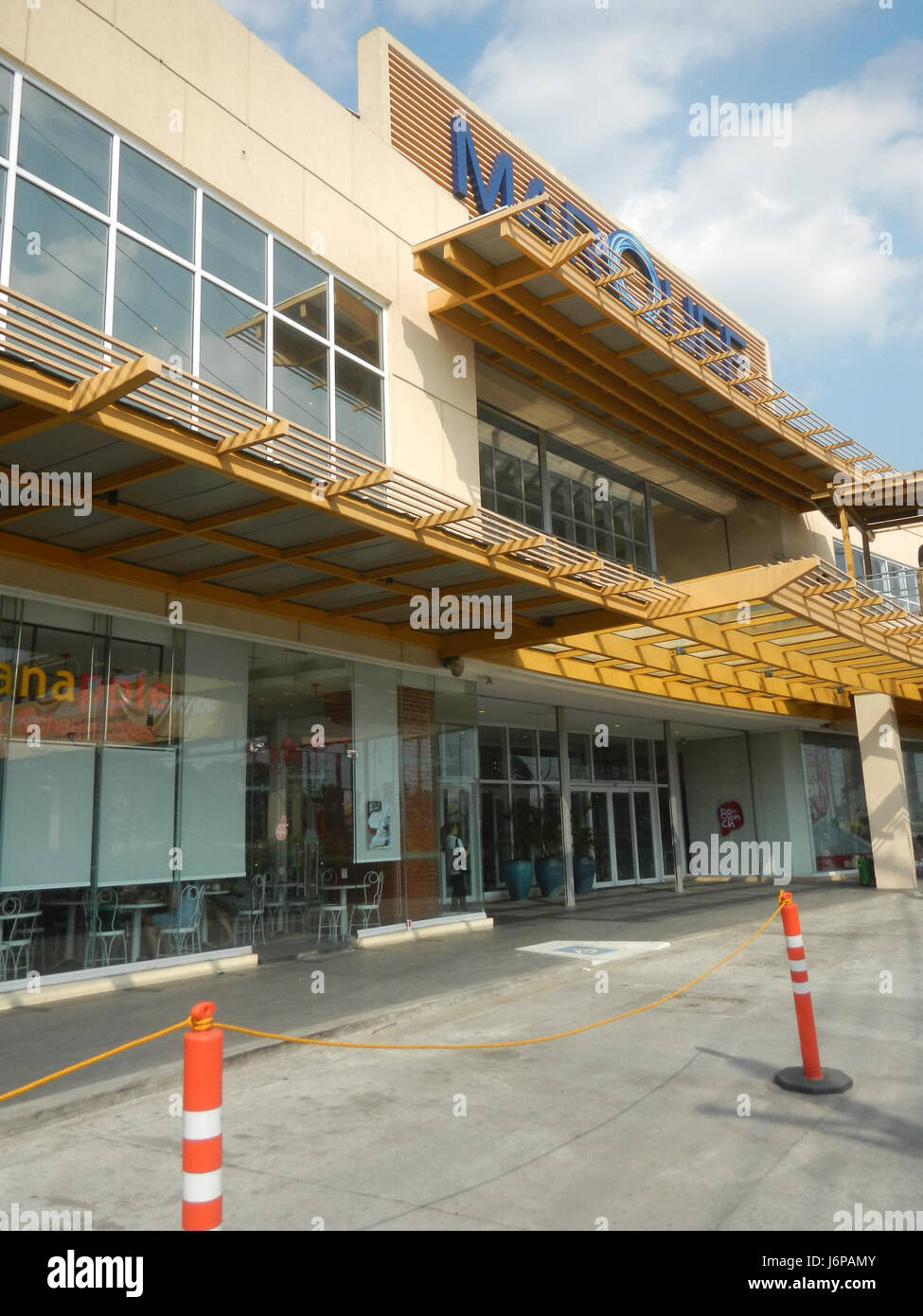 09821 Angeles Exit Trumpet Interchange Toyota Footbridge Marquee Mall ...