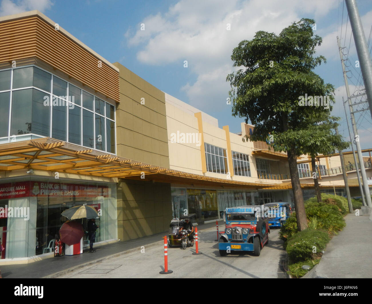 09821 Angeles Exit Trumpet Interchange Toyota Footbridge Marquee Mall ...