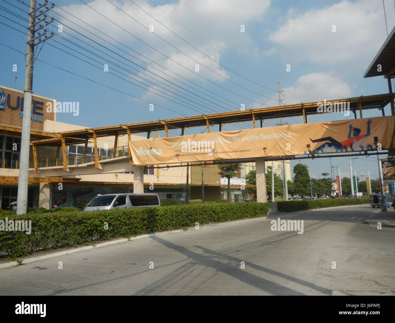 09881 Marquee Mall Pedestrian footbridge Transport Angeles City Roads ...