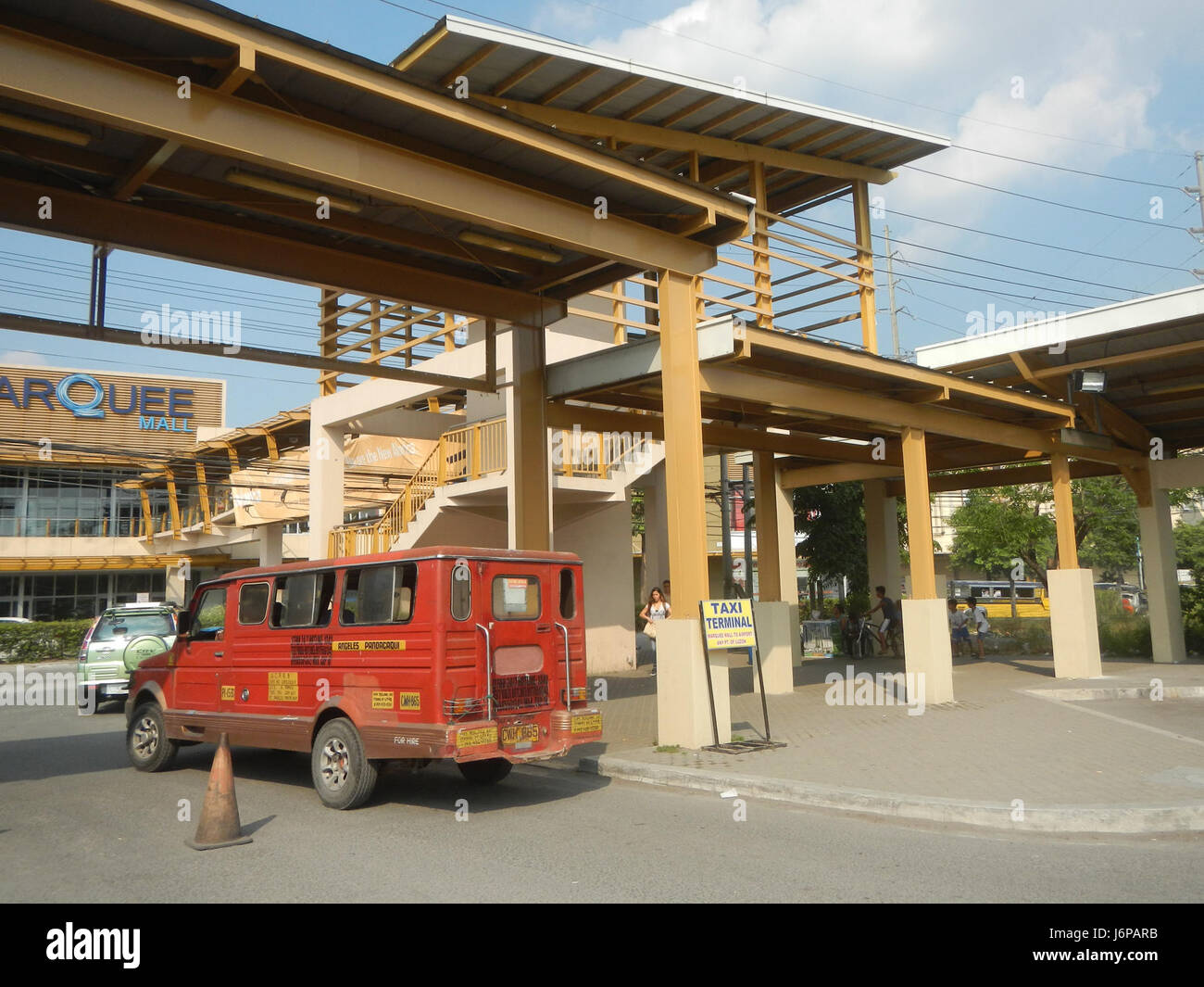 09881 Marquee Mall Pedestrian footbridge Transport Angeles City Roads ...