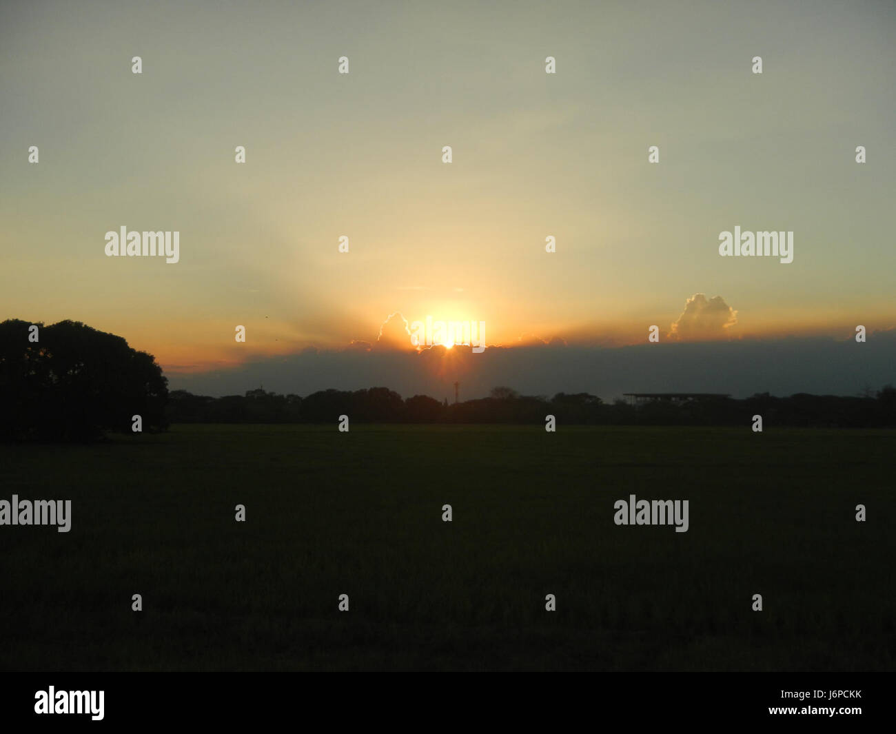 A stunning view of a sunset along Road 31 in San Rafael, Bulacan ...