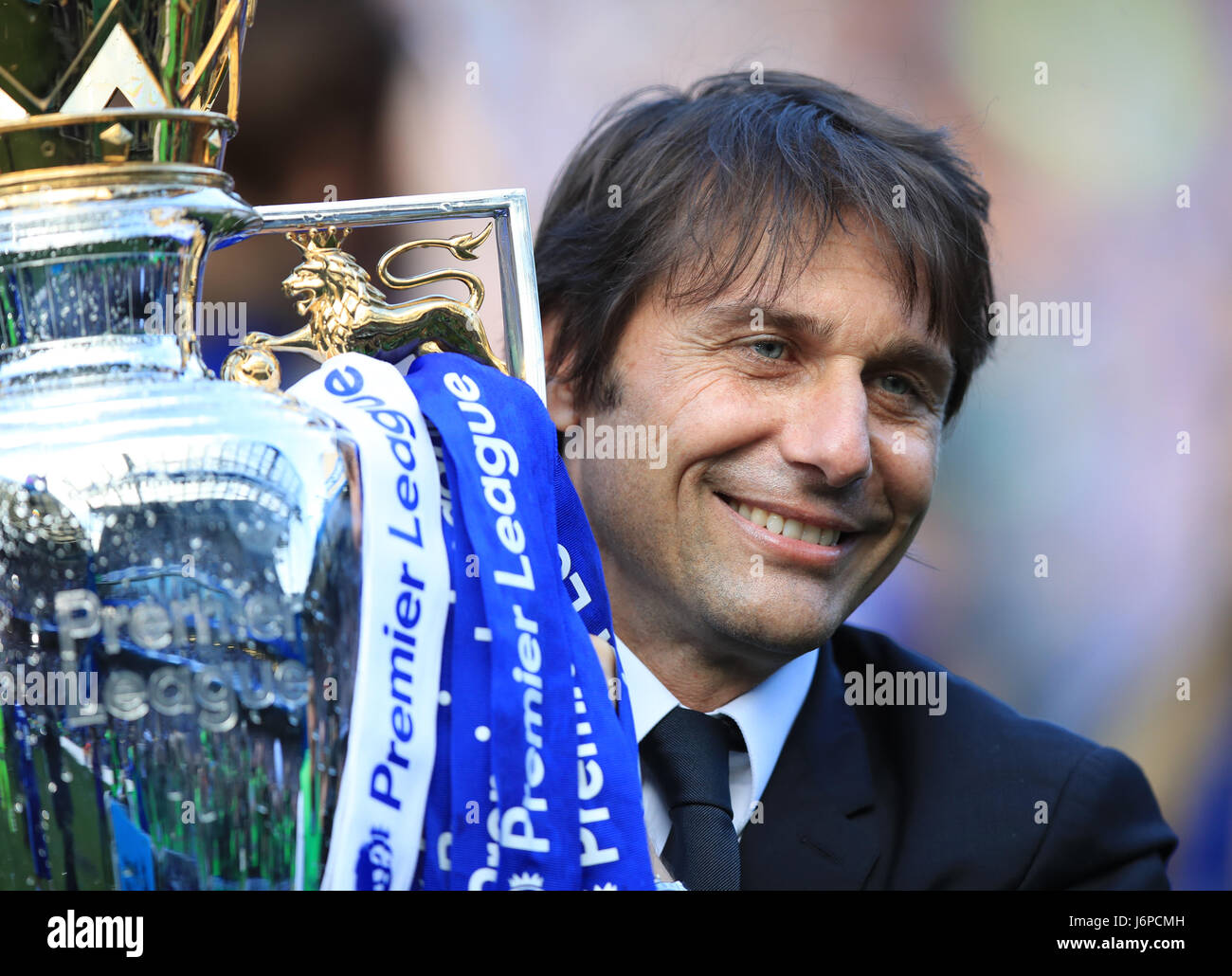 Antonio conte premier league trophy hi-res stock photography and images ...