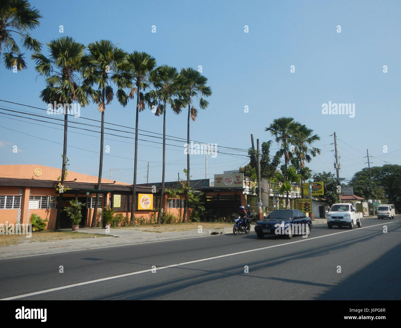This image refers to the LRT stations at Santolan in Pasig and Quezon ...