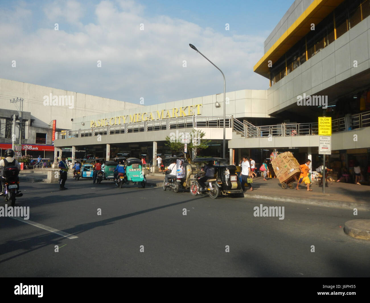 A reference to key structures in Pasig City, including the City Hall ...