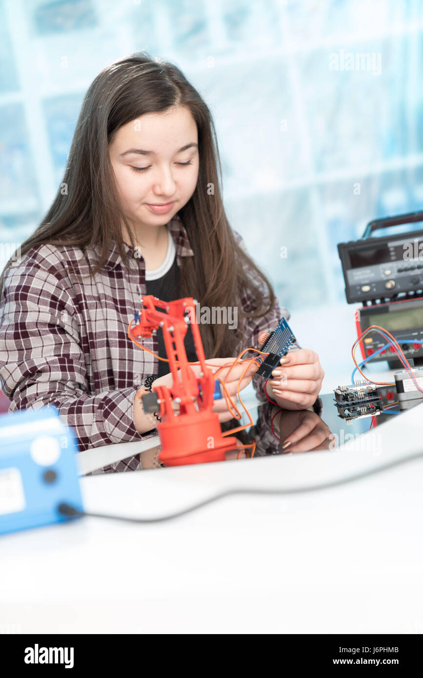 Engineering students laboratory hi-res stock photography and images - Alamy